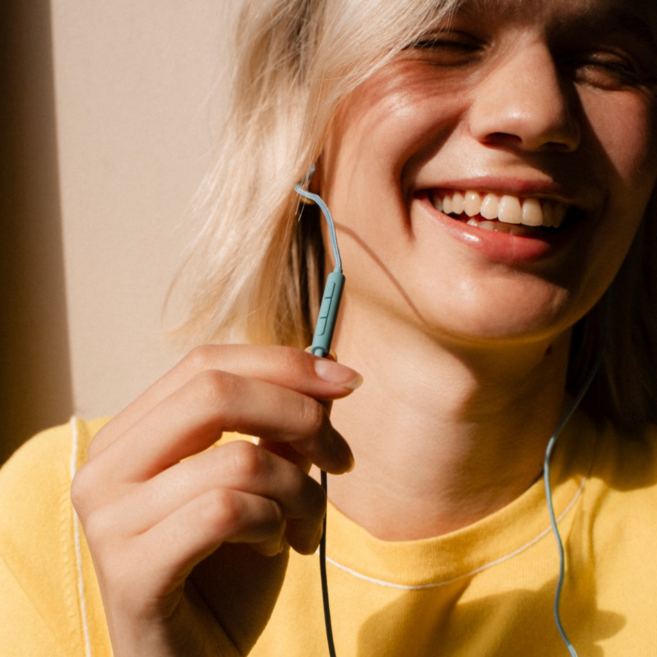 Sudio V3 Dusty Black - The Essential Wired Earbuds